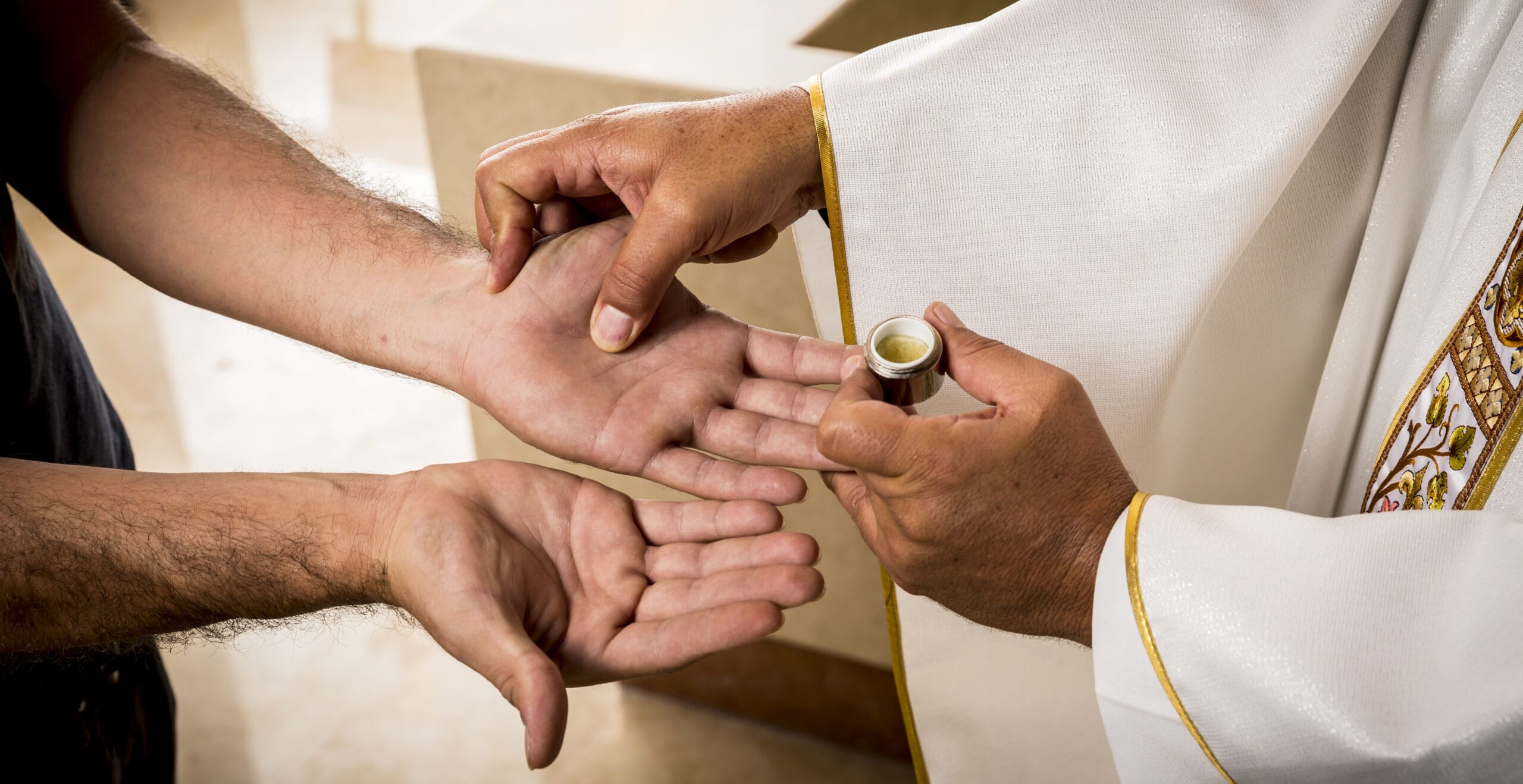 Recevoir le sacrement des malades - Paroisse Sainte-Croix du Rhône